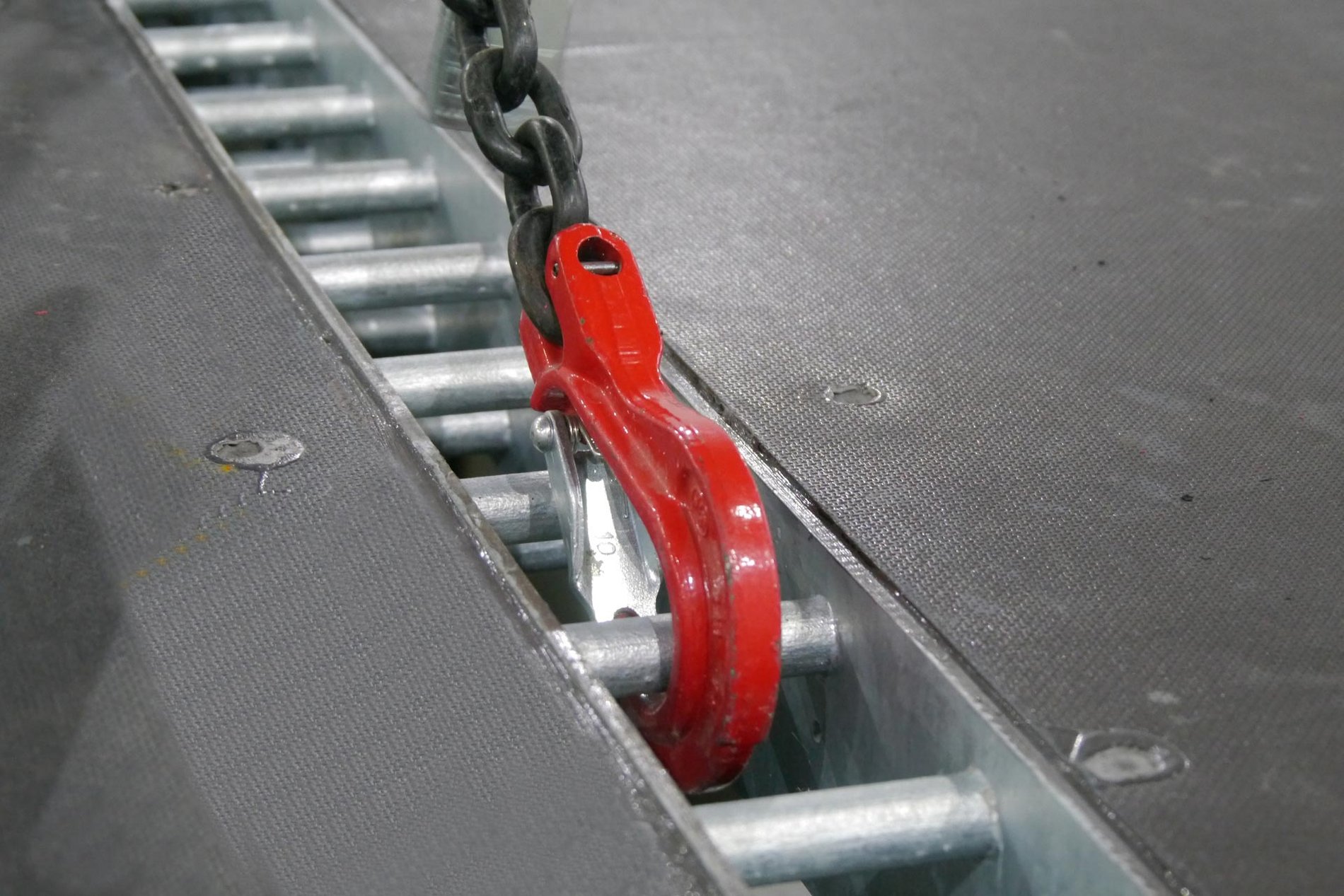 Rungentaschen, Zurrleisten und Lochleisten