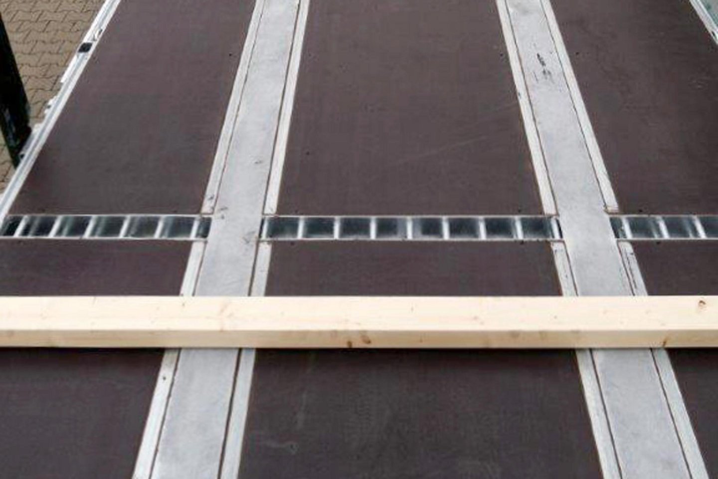 Rungentaschen, Zurrleisten und Lochleisten